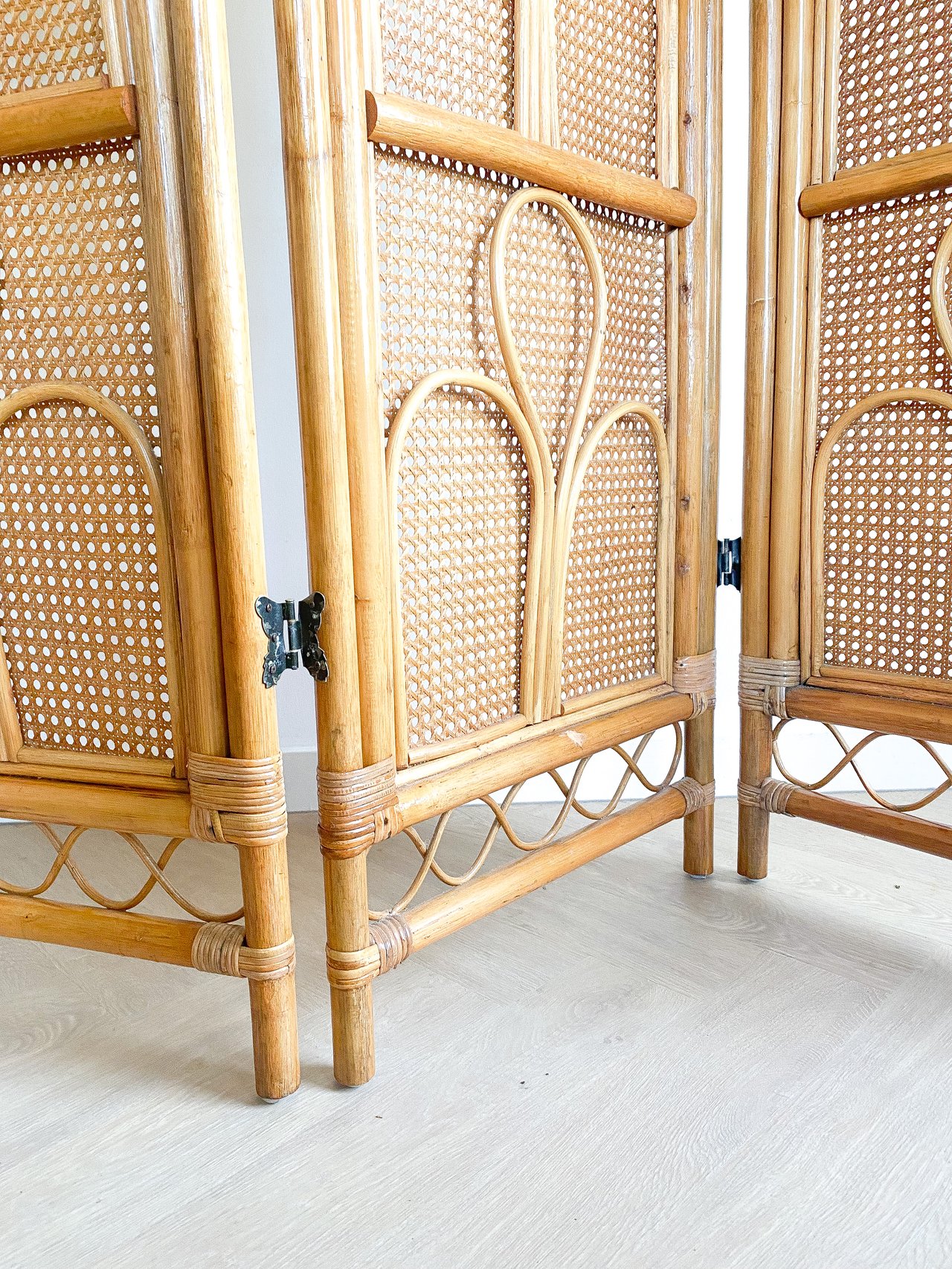 Kamerscherm Rotan - Velvet Green | Verhuur & Styling