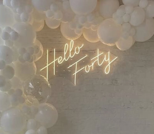 Neon letters Hello Forty - Velvet Green | Verhuur & Styling